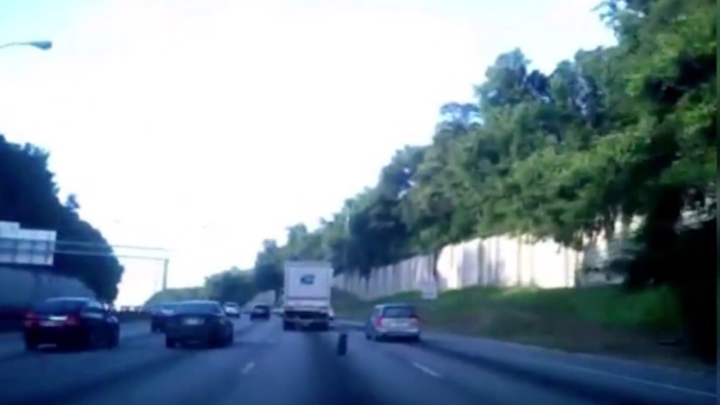 Volvo Tire Falls Off, Car Keeps Driving Like Nothing Happened
