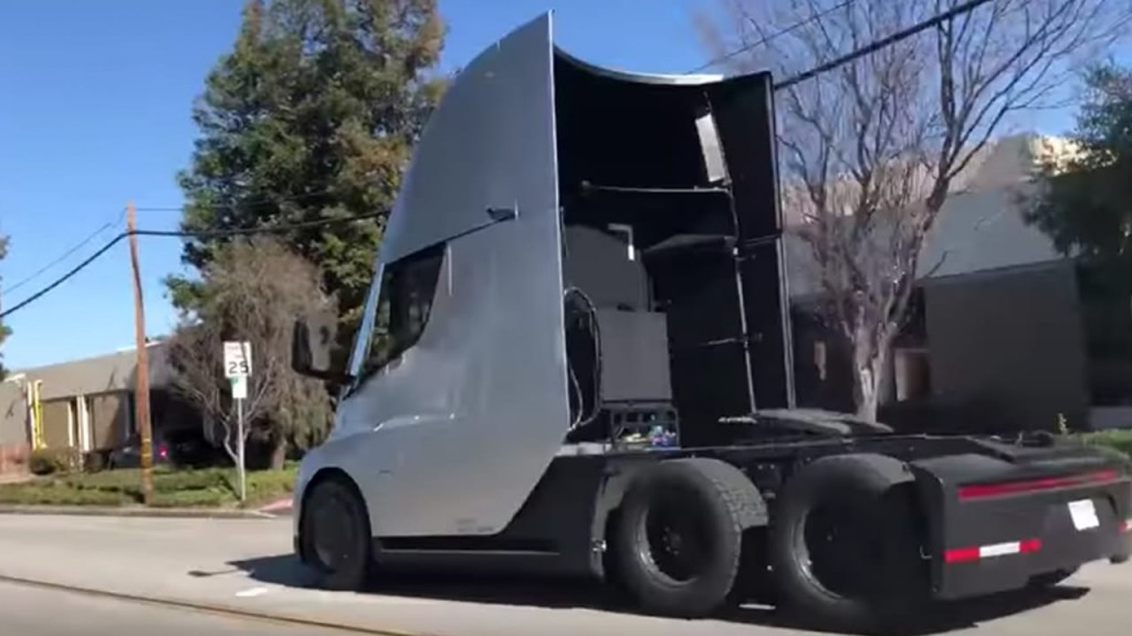 The Tesla Semi Looks Surprisingly Quick!
