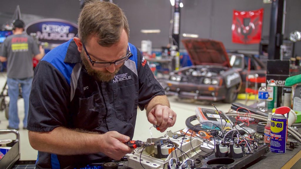 Detroit Muscle: Wiring and Rear Spoilers