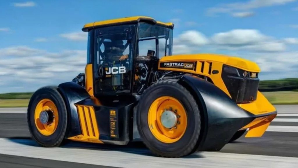 Tractor Breaks World Record With 1,000 HP And 100 MPH Top Speed