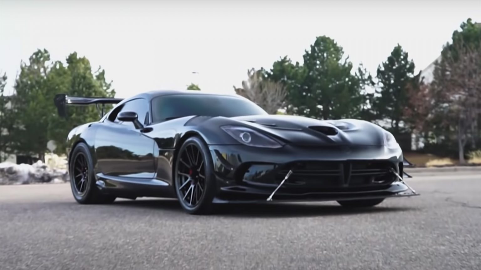 This 2,600 Horsepower Dodge Viper Defies Logic