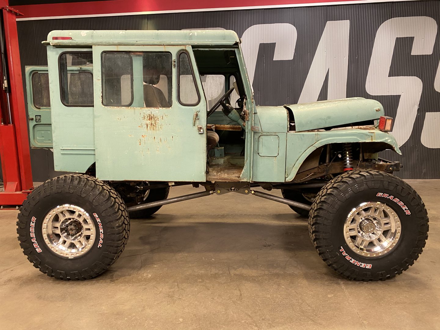 Junk Mail DJ5 Jeep : Carcass