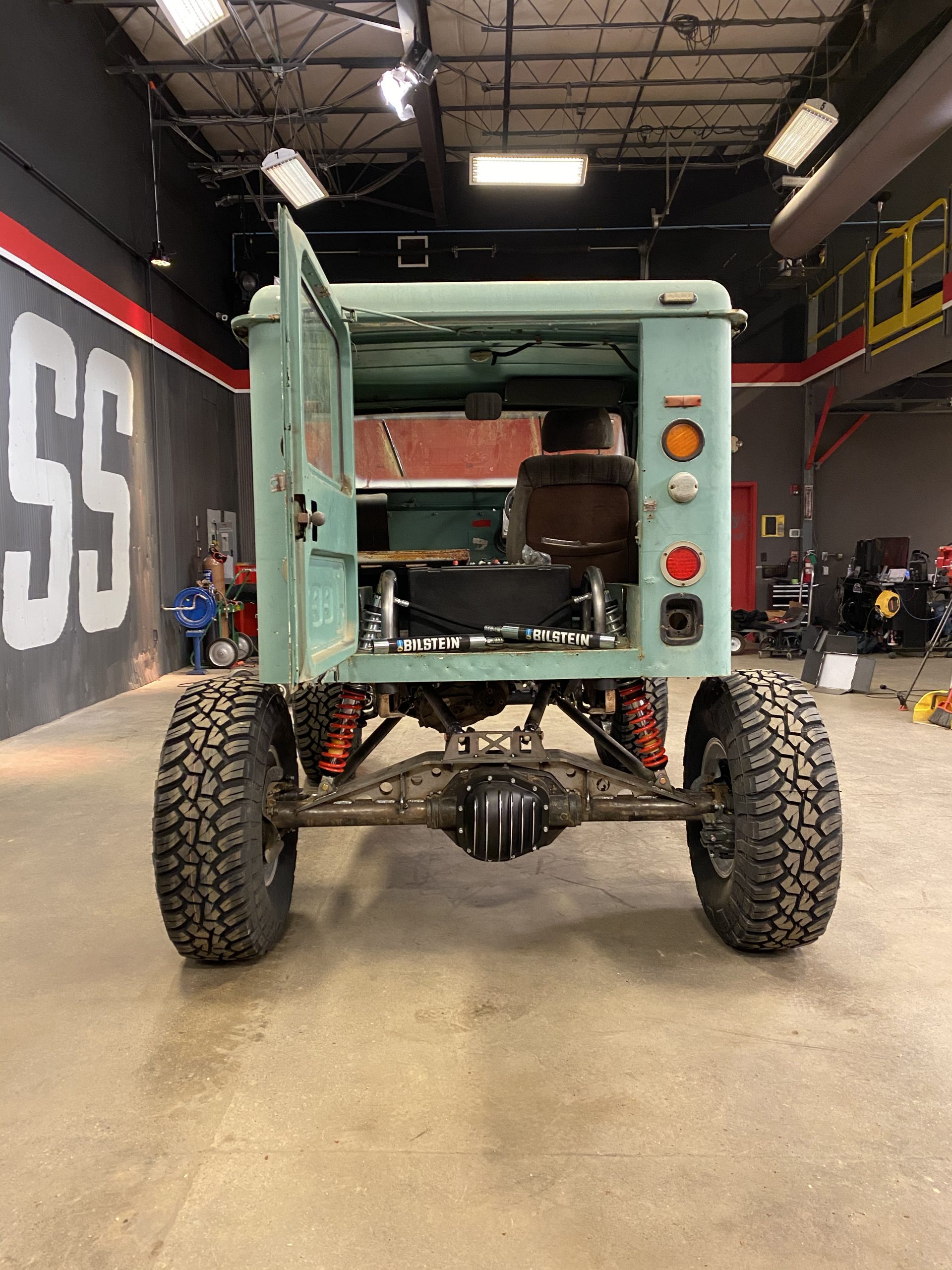 Junk Mail DJ5 Jeep : Carcass