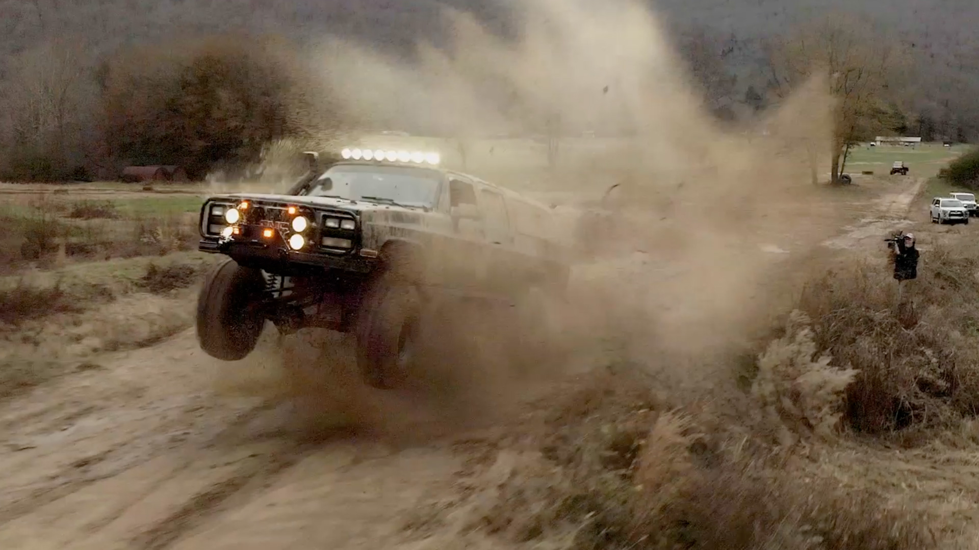 Unbreakable Suburban : Music City Trucks