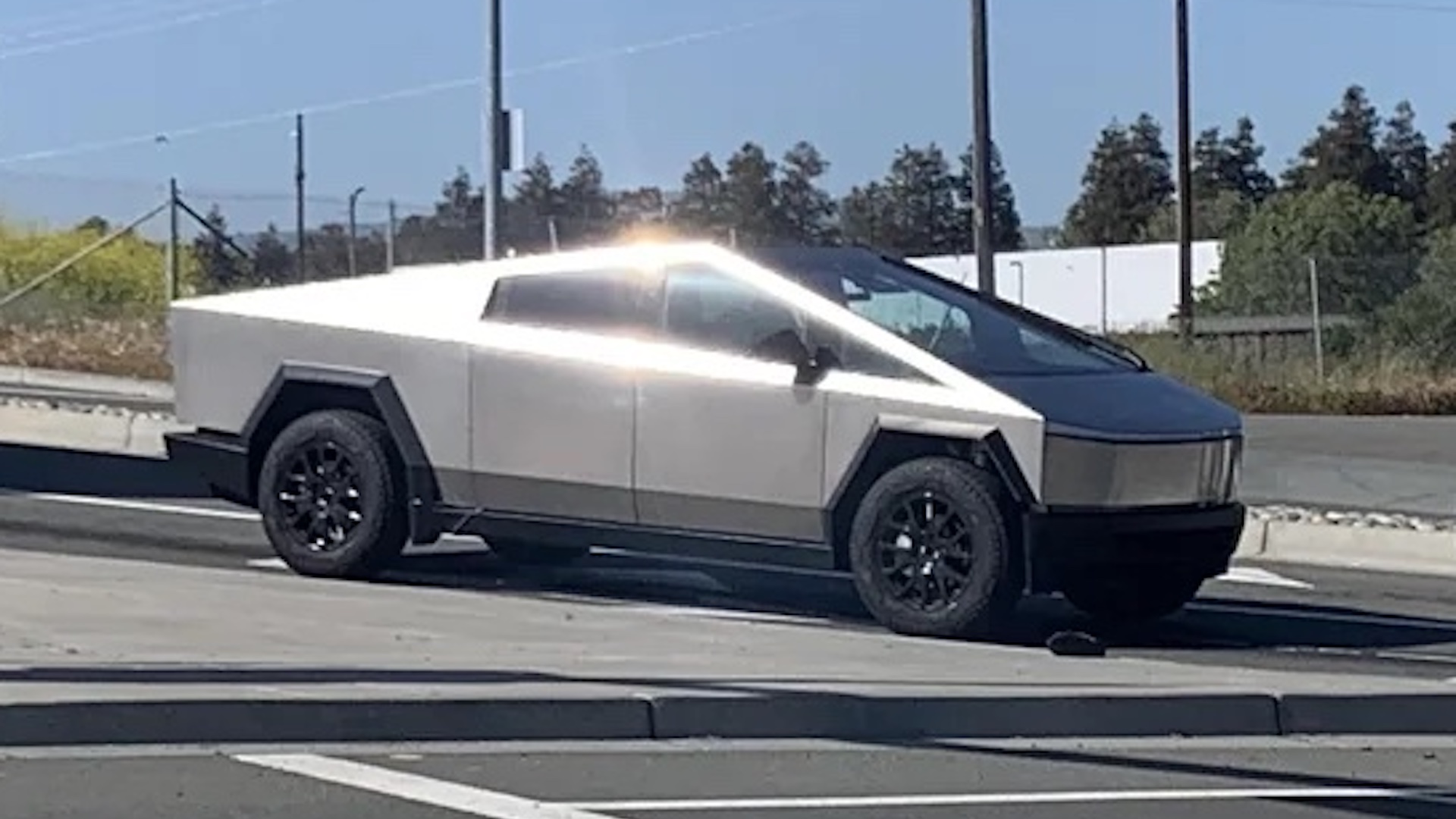Is The Tesla Cybertruck’s Design an Eye-Catcher or an Eyesore?