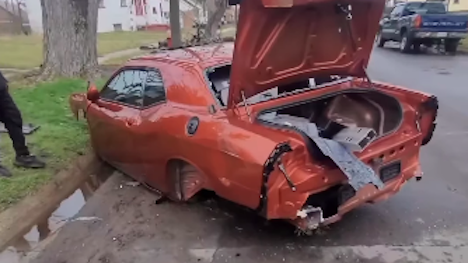 Thieves Picked This Dodge Challenger SRT Hellcat Apart Down To ...