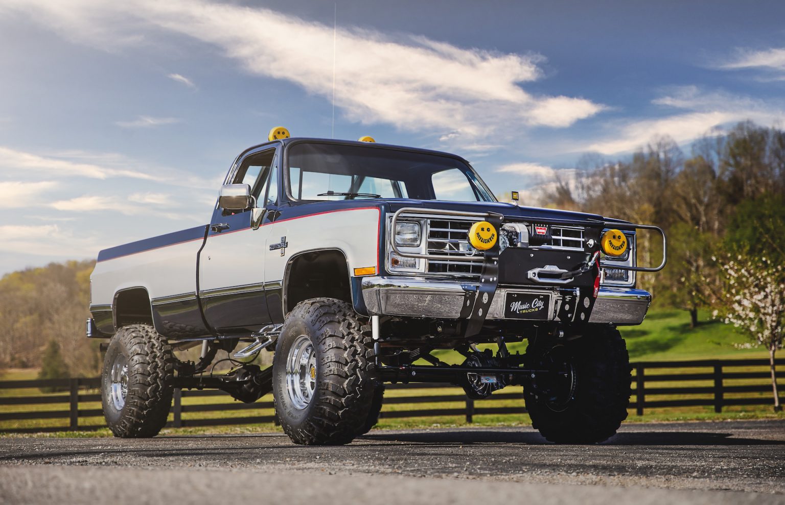 Faux Guy K10 Square Body Truck : Music City Trucks