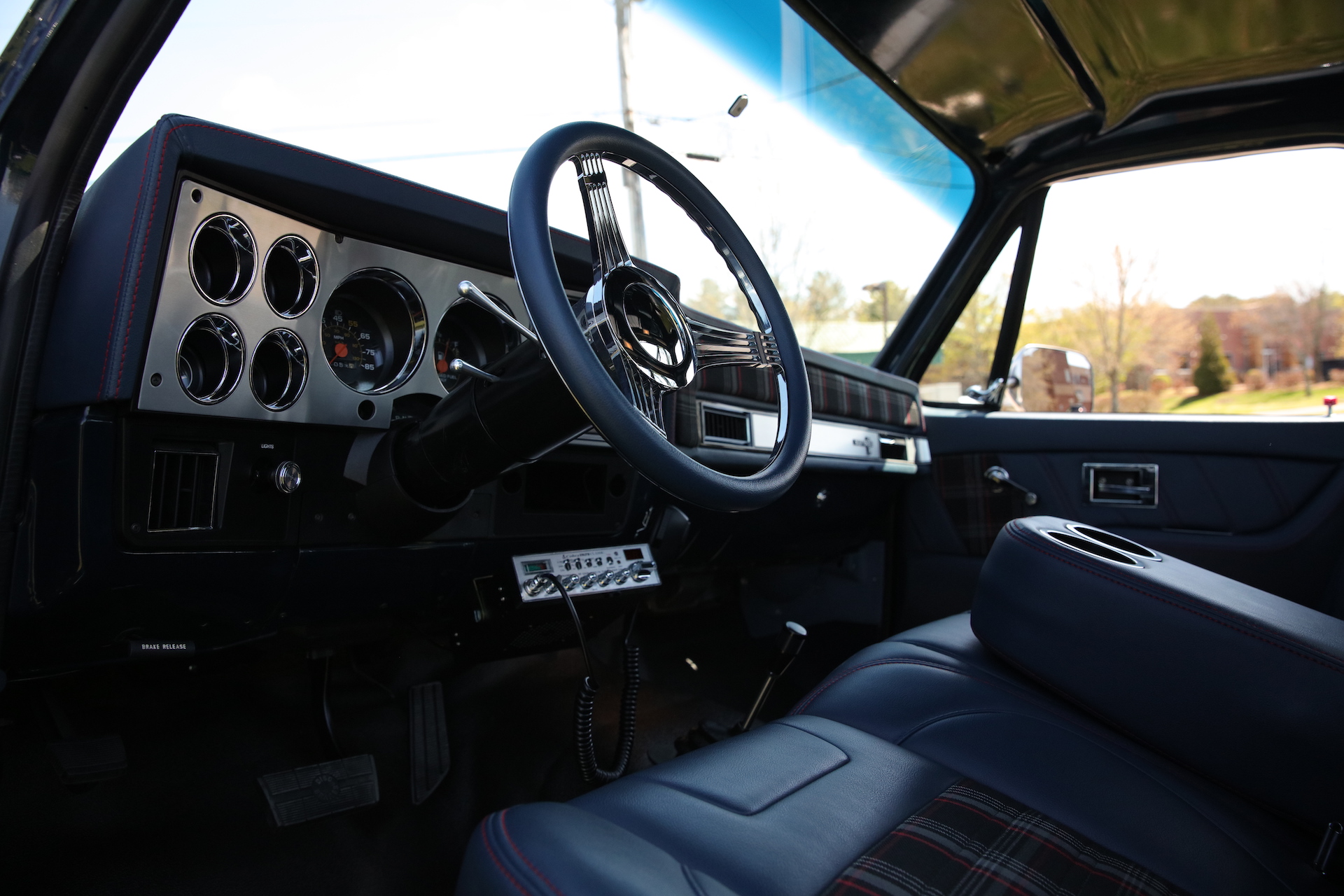 Faux Guy K10 Square Body Truck : Music City Trucks