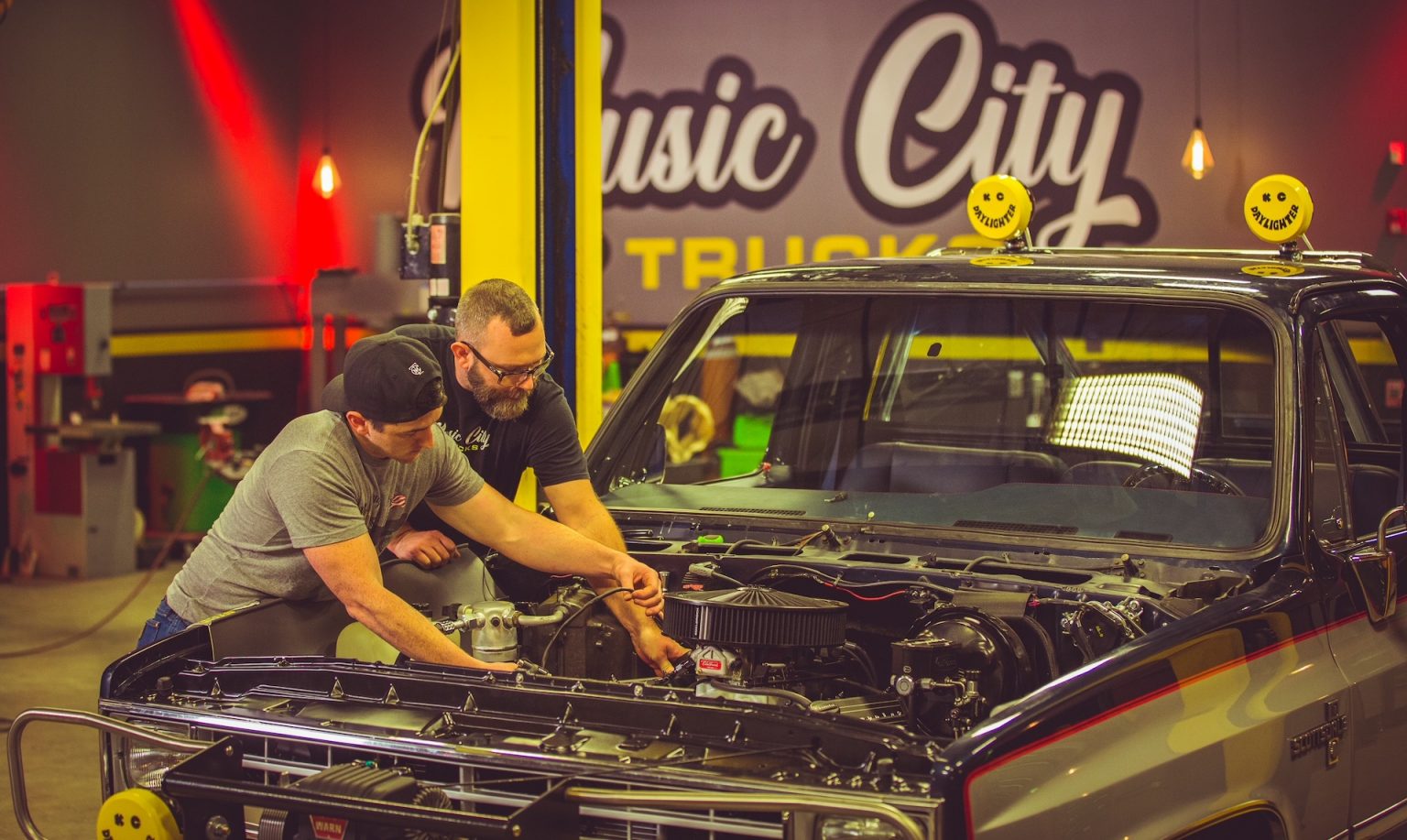 Faux Guy K10 Square Body Truck : Music City Trucks