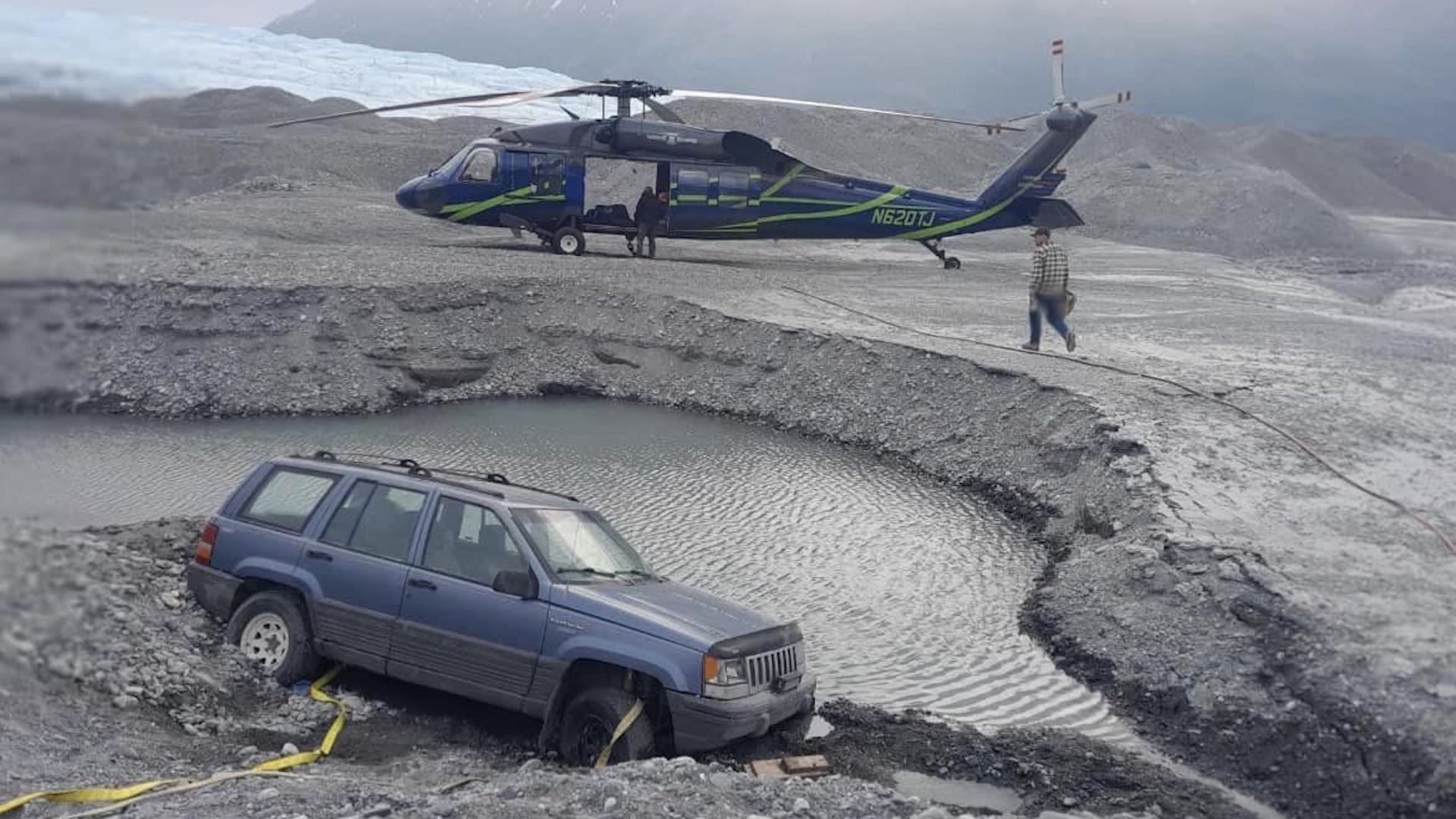This Jeep Grand Cherokee Stranded in the Alaskan Wilderness Needed To ...