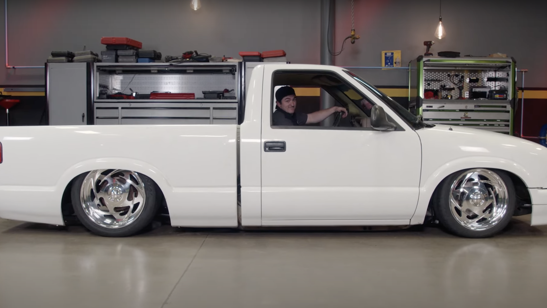 Let’s Button-Up Our Royally Slammed Lo-Fi S10 Mini Truck