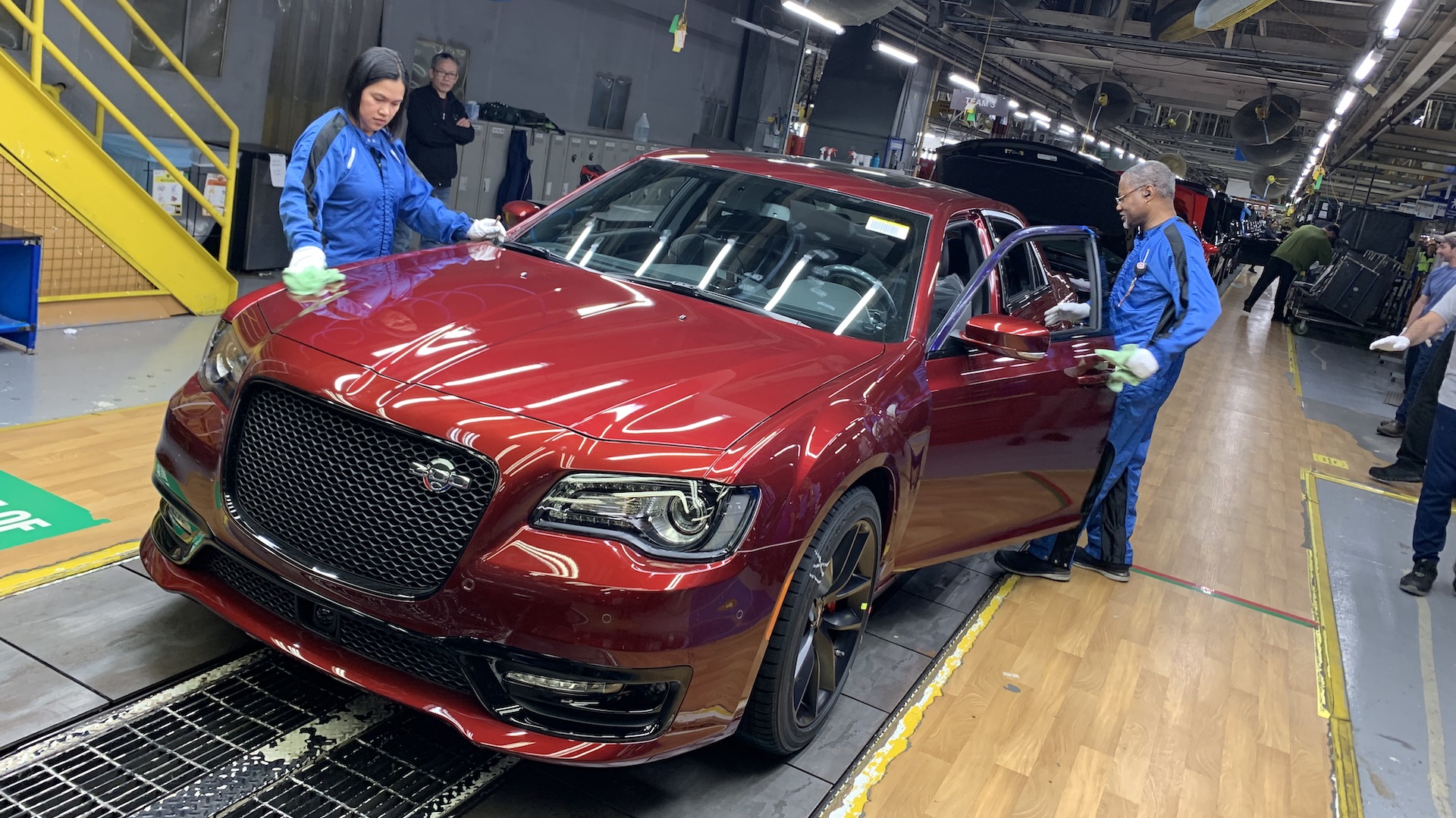 The HEMI-Powered Chrysler 300C Is Extinct After Being Brought Back To ...