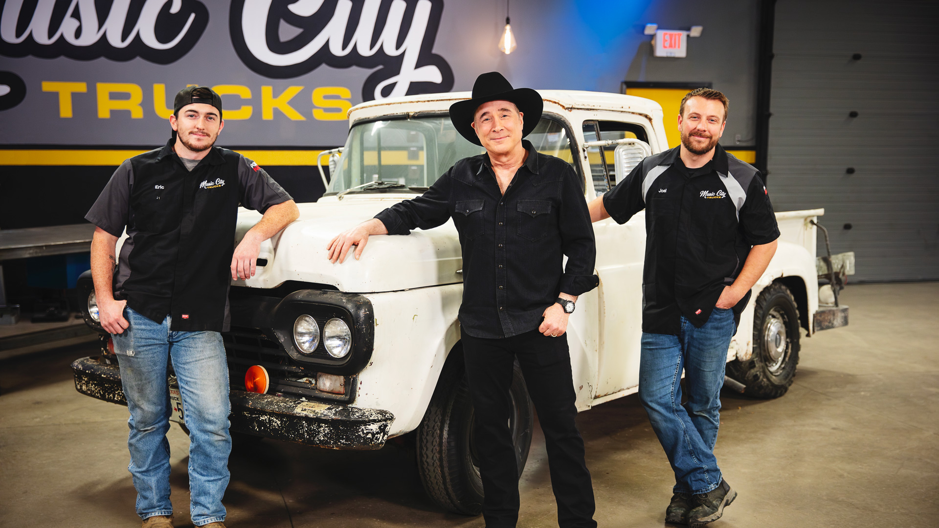Clint Black’s F100 : Music City Trucks
